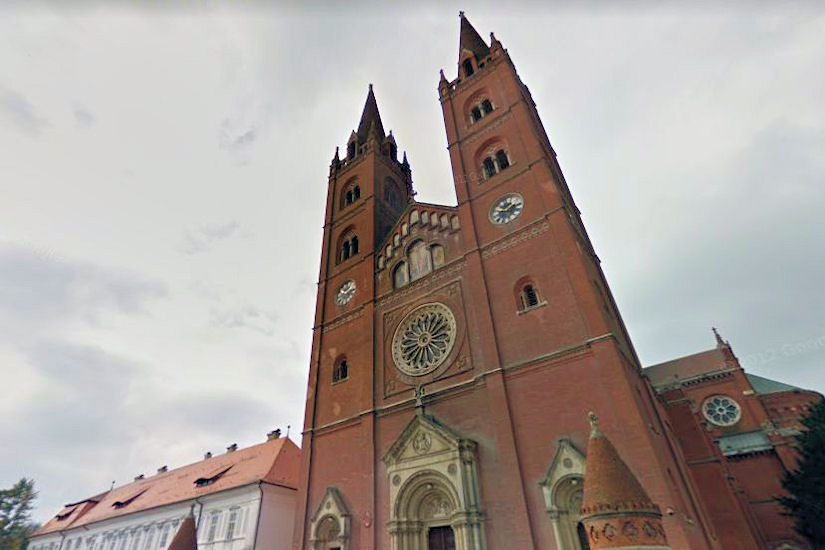 Hranić kazao medijima: Da, svećenik je stao pred kamion i nije dao klizalište ispred katedrale ...