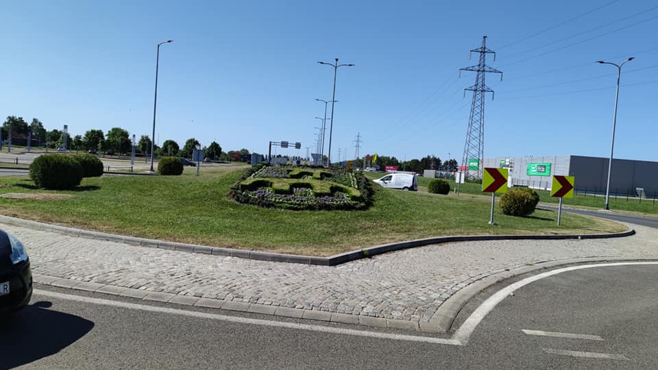 Unikom cvijećem i zelenilom uredio grbove Grada Osijeka! - Osijek Express