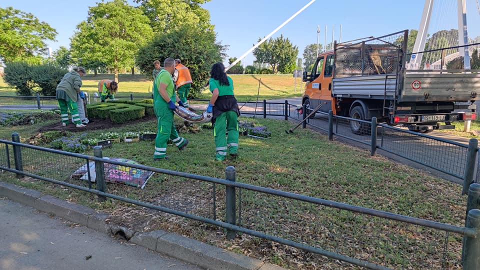 Unikom cvijećem i zelenilom uredio grbove Grada Osijeka! - Osijek Express