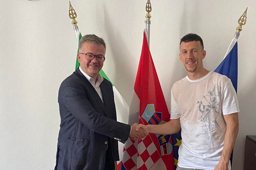 Perišić se došao pozdraviti s generalnim konzulom, Osječaninom Ribićem ...