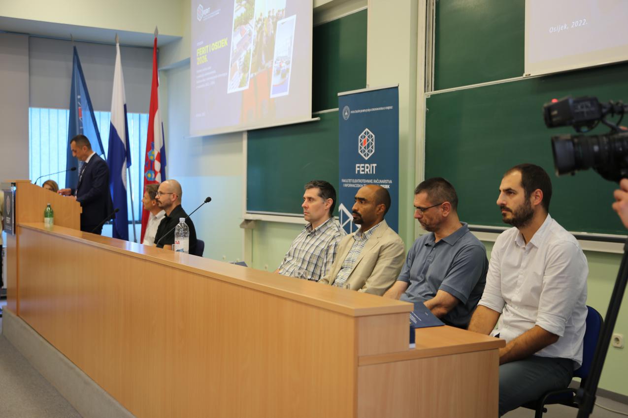 FERIT prosječno ima 1.700 studenata, svake godine upisuje 400, a oko ...