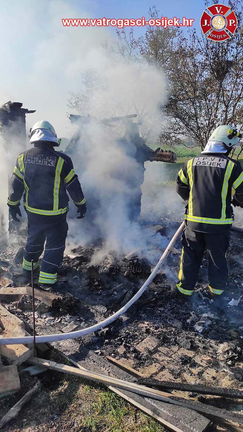 FOTO Osječki vatrogasci sa obilaznice gasili požar objekta! - Osijek Express
