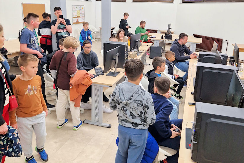 FOTO Dan darovitih u OŠ Retfala! Stigli BIOS, FERIT, Orqa, Frozen Pixel ...