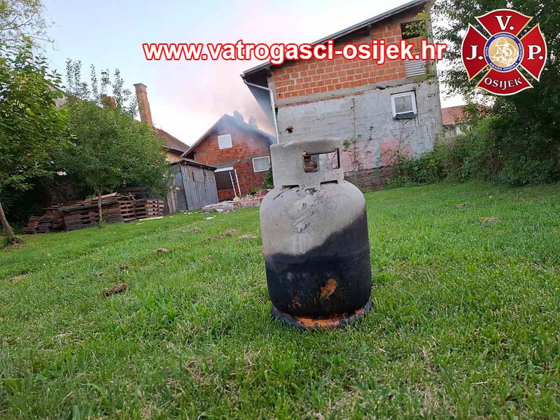 FOTO Eksplozija plinske boce u Josipovcu: Razoren zid kuće! - Osijek Express