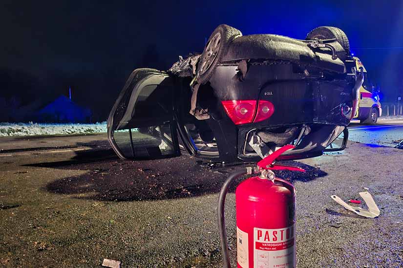 FOTO Auto na krovu, motor ispao, kotač u kanalu, probijena ograda… Pijani 18-godišnjak! - Osijek ...